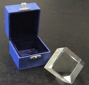 Optical Crystal Mounted Cube: Glassplax